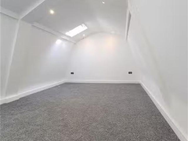 Unique 1 BA 3 bedroom maisonette for rent in Circus Street, Br.