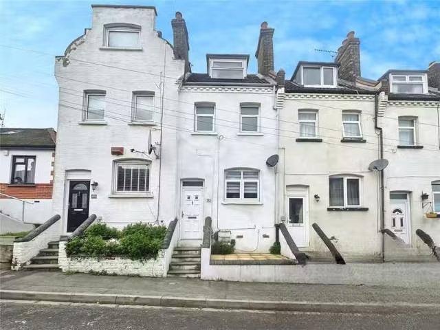 Charming 1 BA 3 bedroom Mid Terrace House to rent, Thomas Stre.