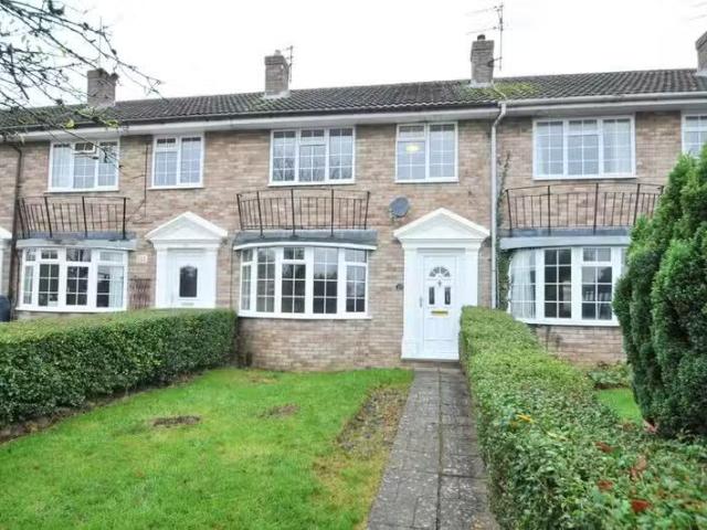 Nice 1 BA 3 bedroom Mid Terrace House to rent, The Brambles, K.