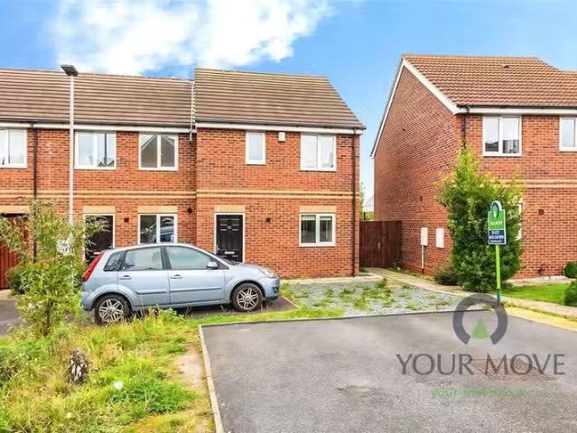 Cozy 1 BA 3 bedroom Mid Terrace House to rent, Reginald Road.