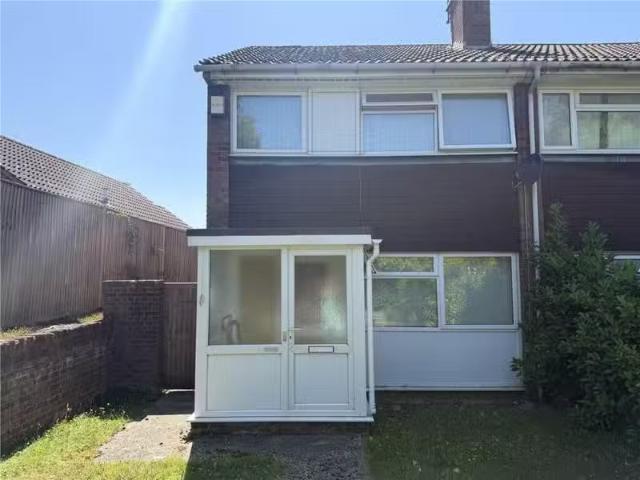 Charming 1 BA 3 bedroom semi detached house for rent in Wreccl.