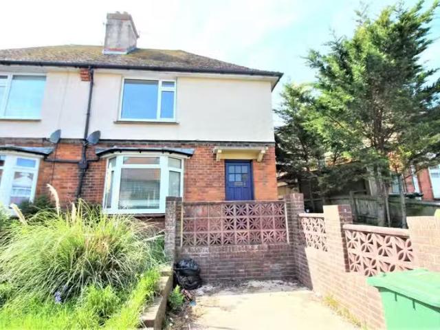Rental! 1 BA 3 bedroom semi detached house for rent in Colwood.