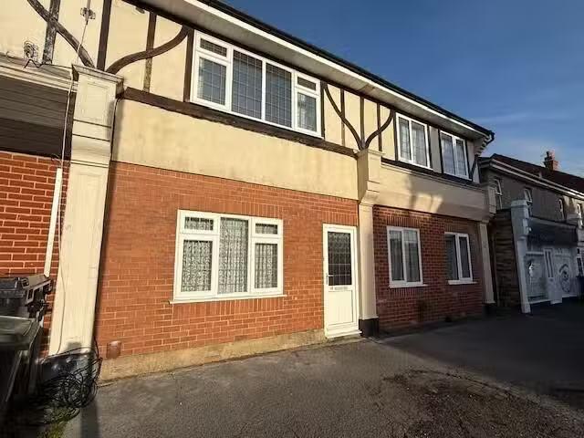 New 1 BA 3 bedroom semi detached house for rent in Curzon Road.