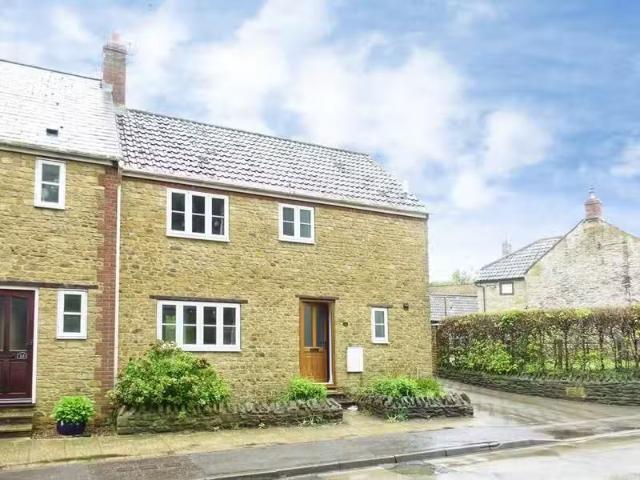 Cheap 1 BA 3 bedroom semi detached house for rent in Denzil Cl.