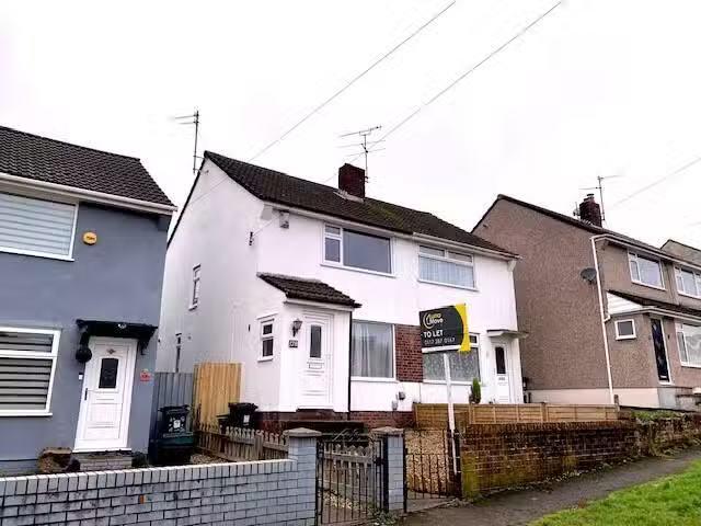 Deal! 1 BA 3 bedroom semi detached house for rent in Fairlyn D.