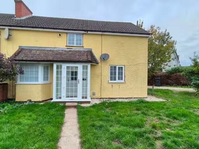 Deal! 1 BA 3 bedroom semi detached house for rent in Grange Av.