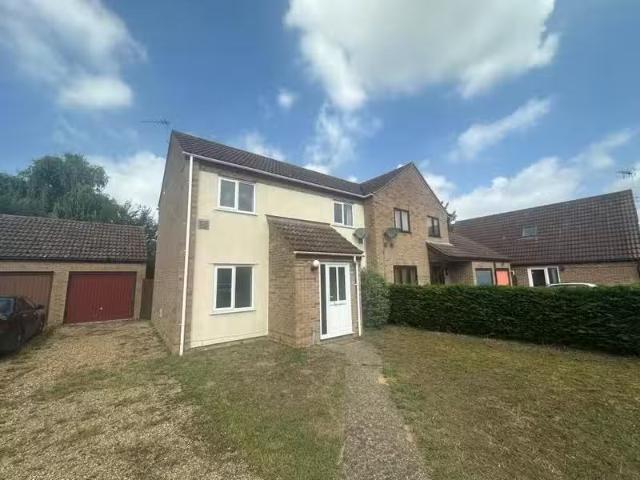 New 1 BA 3 bedroom semi detached house for rent in Hawthorn Wa.