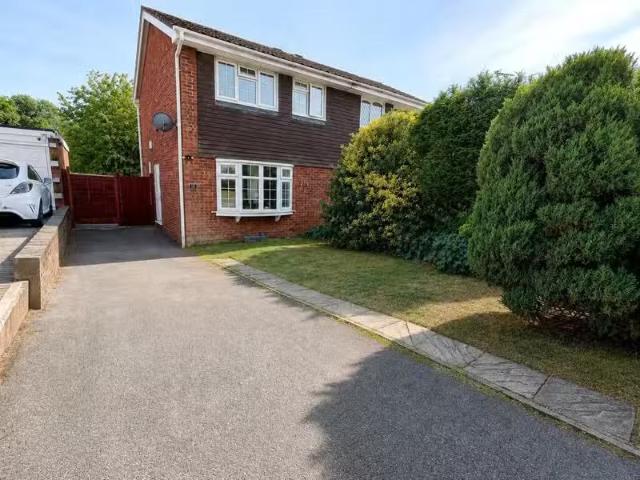 Rental! 1 BA 3 bedroom semi detached house for rent in Hawksid.