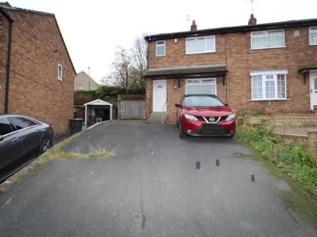 Deal! 1 BA 3 bedroom semi detached house for rent in Kingsdale.