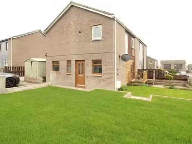 Rental! 1 BA 3 bedroom semi detached house for rent in Park Pl.