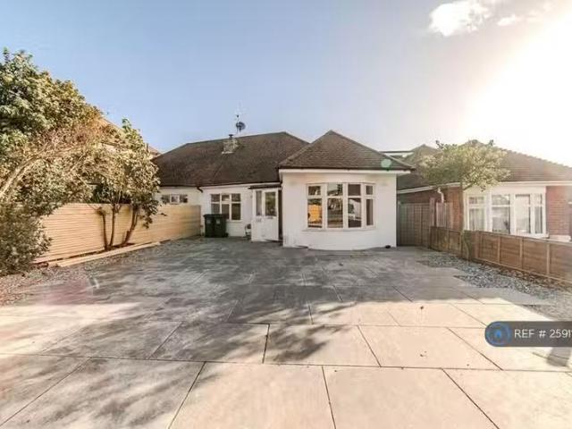 Cheap 1 BA 3 bedroom semi detached house for rent in Southwick.