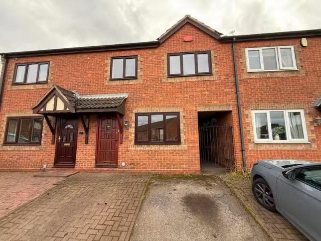 Just in! 1 BA 3 bedroom terraced house for rent in Cedar Road.