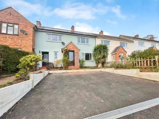 Rental! 1 BA 3 bedroom terraced house for rent in Churchill Ro.