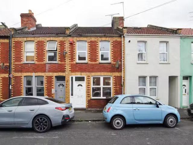 Nice 1 BA 3 bedroom terraced house for rent in Bowden Road, Wh.