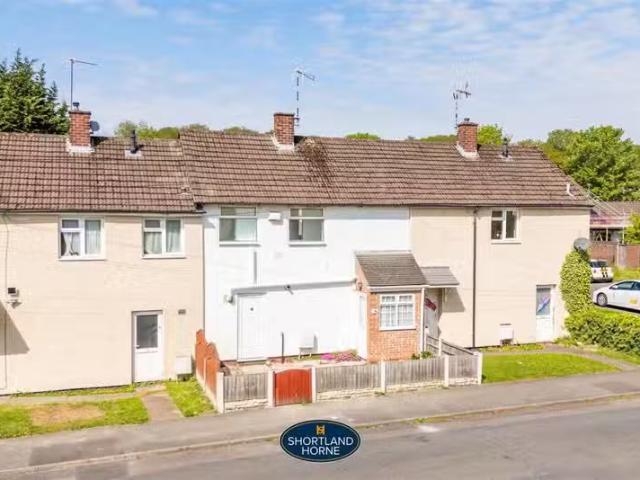 Cozy 1 BA 3 bedroom terraced house for rent in Bantock Road, T.