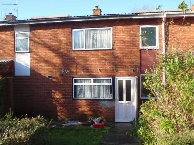 Nice 1 BA 3 bedroom terraced house for rent in BROOM CLOSE, St.