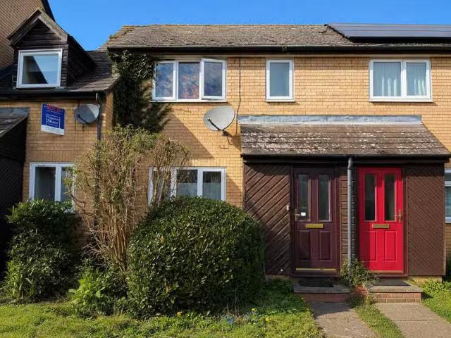 Nice 1 BA 3 bedroom terraced house for rent in High Street, Ch.