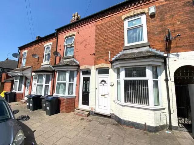 Rental! 1 BA 3 bedroom terraced house for rent in Jersey Road.