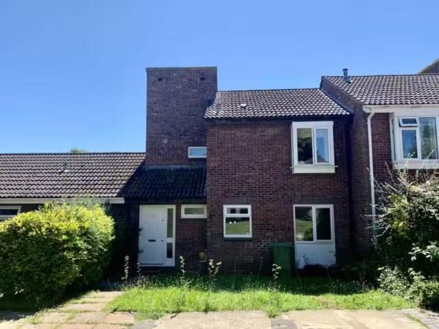For Rent! 1 BA 3 bedroom terraced house for rent in Maple Cour.