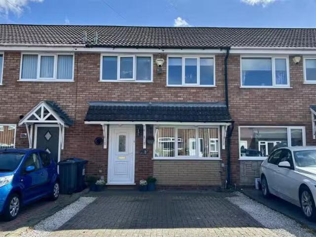 Unique 1 BA 3 bedroom terraced house for rent in Pinewood Driv.