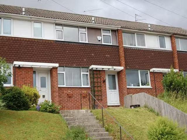 Rental! 1 BA 3 bedroom terraced house for rent in Queensdown G.