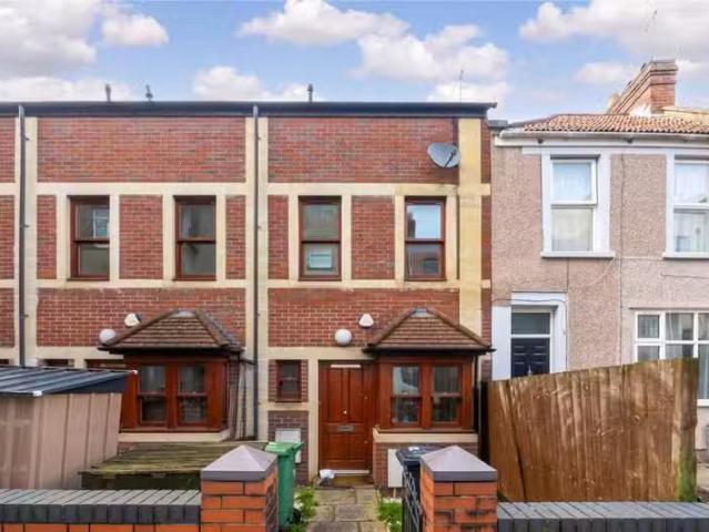 Unique 1 BA 3 bedroom terraced house for rent in Wellington Pl.