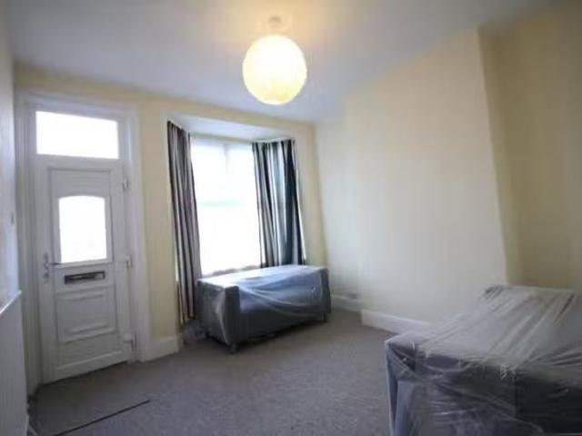 Unique 1 BA 3 bedroom terraced house for rent in Westwood Road.