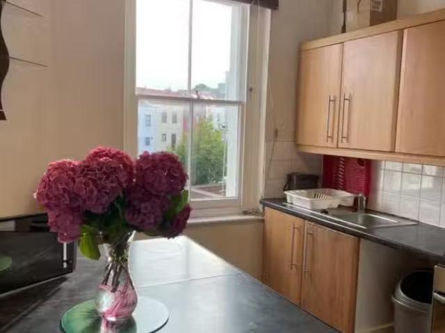 Charming 1 BA 3 bedroom terraced house for rent in Whiteladies.