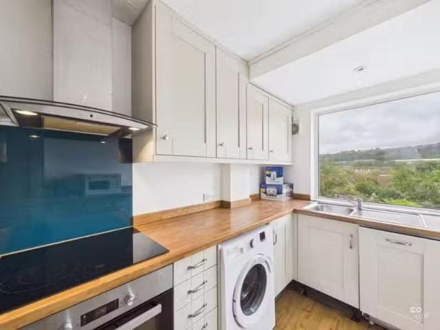 Rental! 1 BA 3 bedroom terraced house for rent in Widdicombe W.