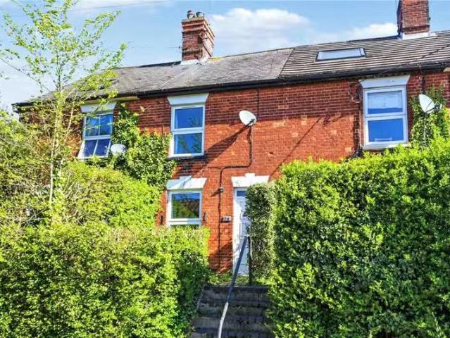 Nice 1 BA 3 bedroom terraced house for rent in Wissett Road, H.