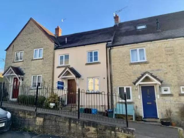 Rental! 1 BA 3 bedroom terraced house for rent in Tolbury Mill.