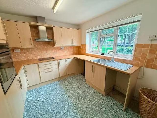 Rental! 1 BA 3 bedroom terraced house for rent in The Glebe, B.