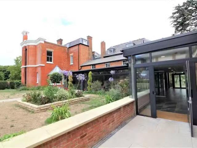 Deal! 1 BA Studio apartment for rent in Clare Hall Manor, Ridg.