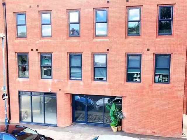 Cheap 1 BA Studio apartment for rent in Twyning Road, Stirchle.