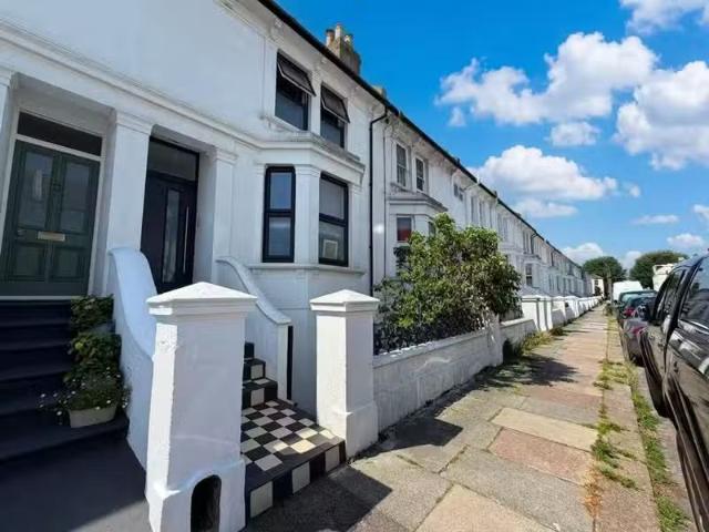 Rental! 1 BA Studio flat for rent in 70 Goldstone Road, Hove.