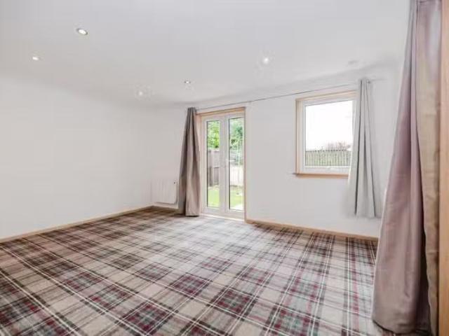 Charming 1 BA Studio flat for rent in 1727L Park Place, Living.