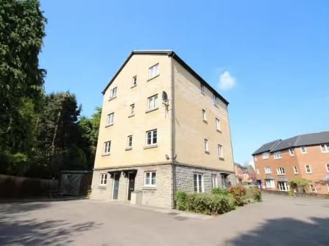 Rental! 1 BA Studio flat for rent in Whitworth Square, Cardiff.