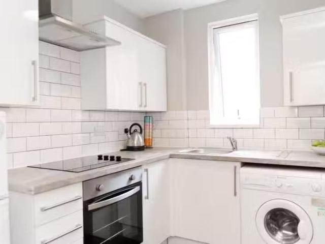 New 1 BA Studio flat for rent in Brook Lane, Chester, Cheshire.