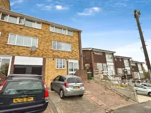 For Rent! 1 BA Studio flat for rent in Bramble Croft Erith DA8
