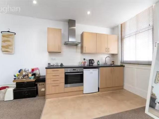 Unique 1 BA Studio flat for rent in Bristol Road, Brighton, Ea.