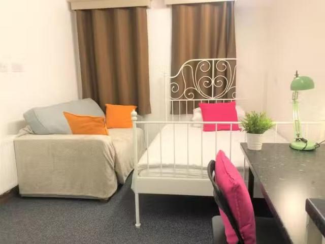 Deal! 1 BA Studio flat for rent in Charter Avenue, Coventry, CV4