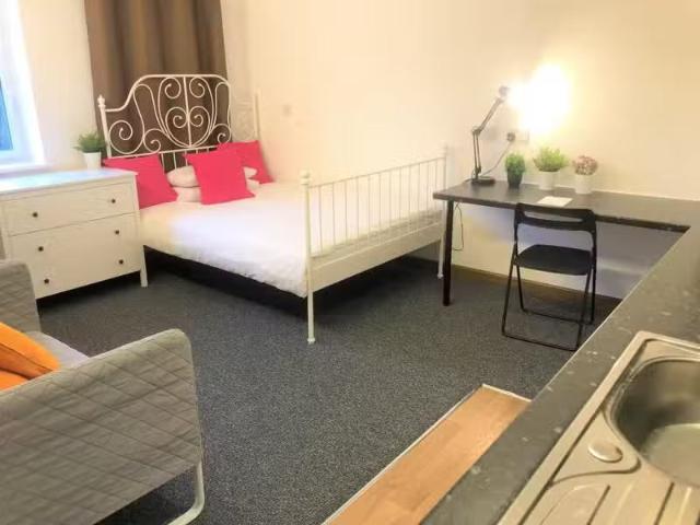 Rental! 1 BA Studio flat for rent in Charter Avenue, Coventry.