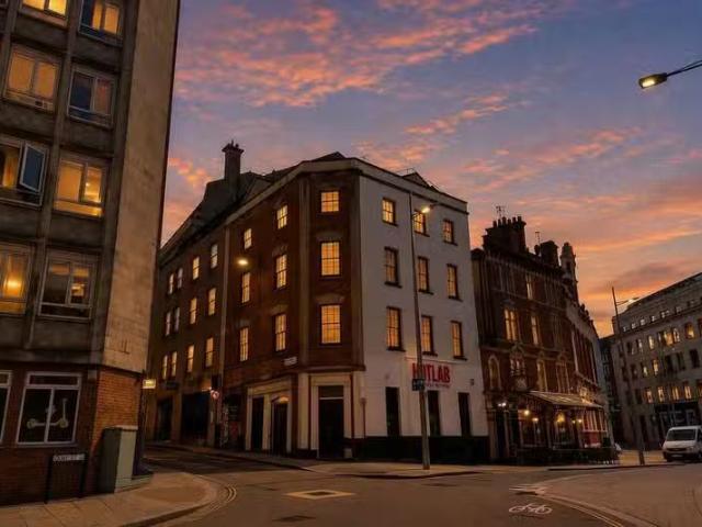 Rental! 1 BA Studio flat for rent in Creswicke House, Small St.