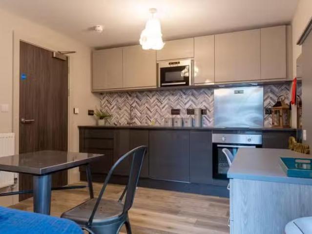 Unique 1 BA Studio flat for rent in Gloucester Road, Bristol.