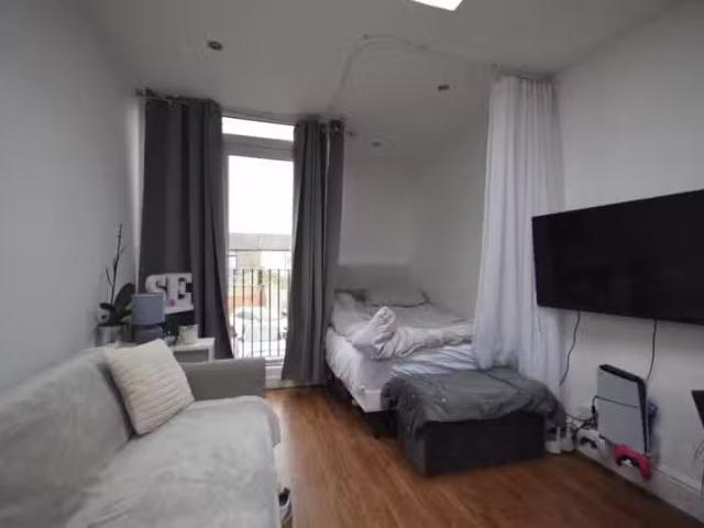 Nice 1 BA Studio flat for rent in High Street Chislehurst BR7