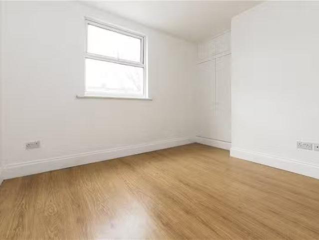 Just in! 1 BA Studio flat for rent in Kingsland Road, London, E8