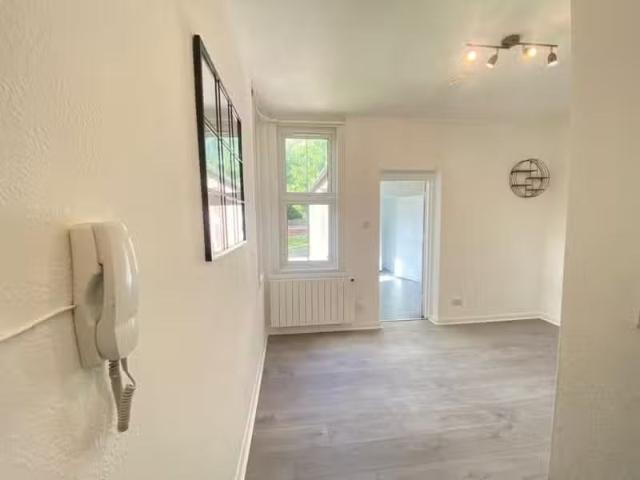 Nice 1 BA Studio flat for rent in Priory Road, Hp13, HP13
