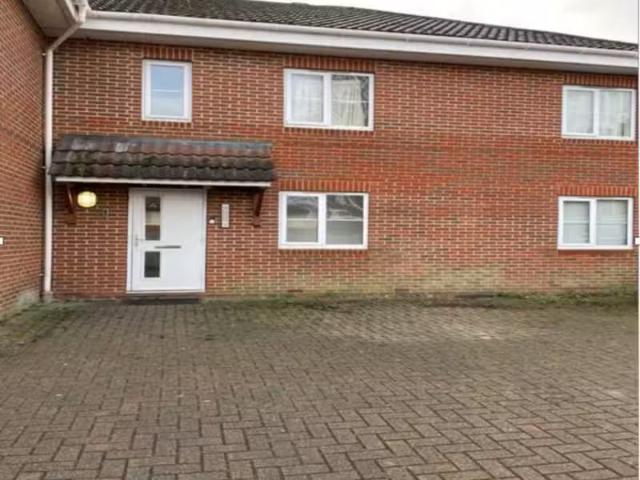 Nice 1 BA Studio flat for rent in Rosemary Lane, Blackwater, G.