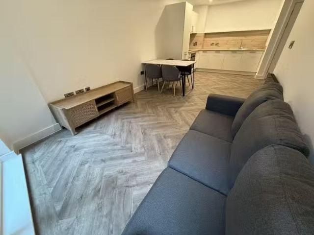 Cheap 1 bedroom apartment for rent in 56 Upper Gough Street, B.