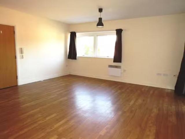 Cozy 1 bedroom apartment for rent in Woodbrooke Grove, Northfi.